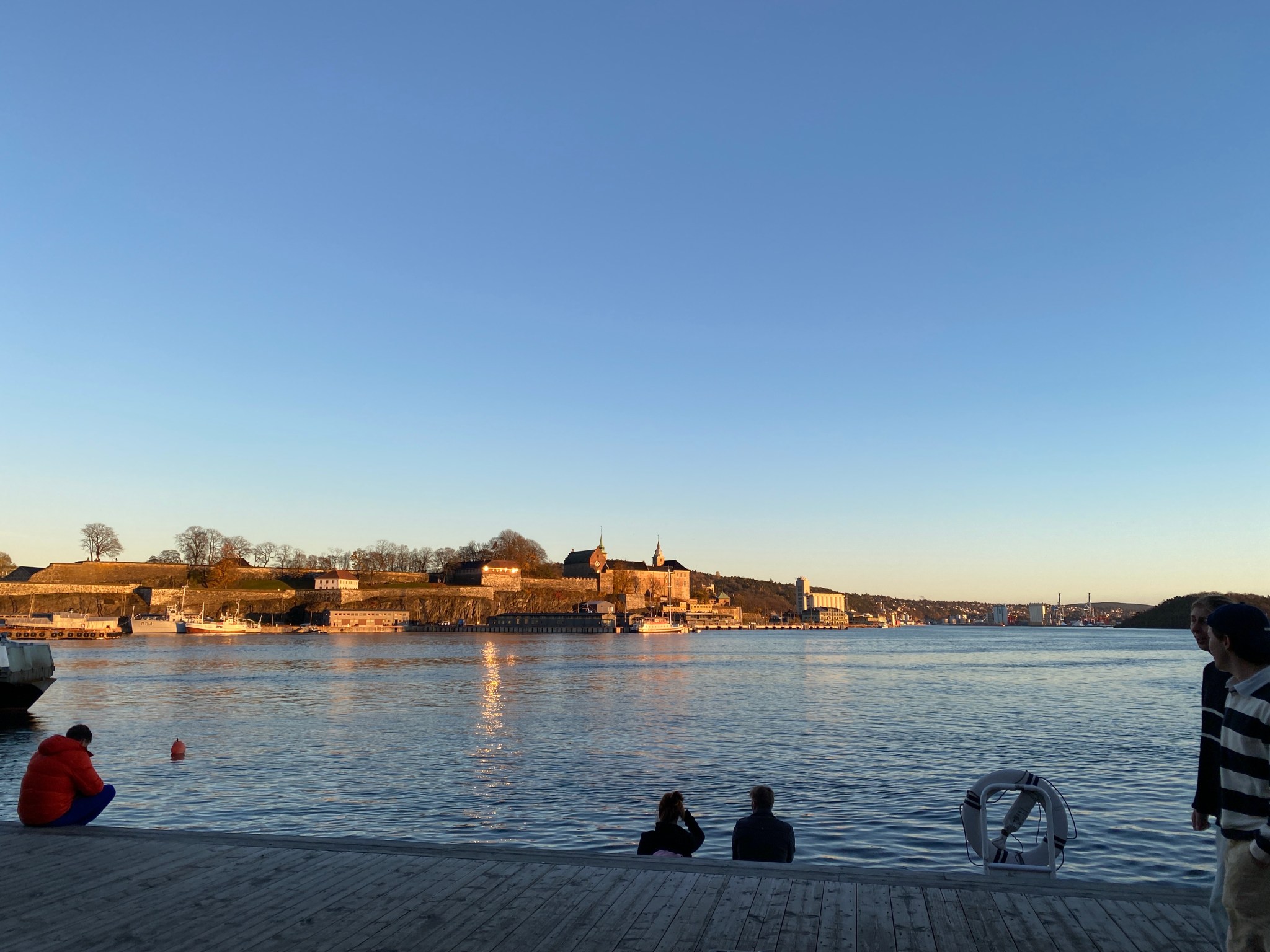 Oslo x 100 # 23 A walk in Aker Brygge – 今天的挪威有什麼？